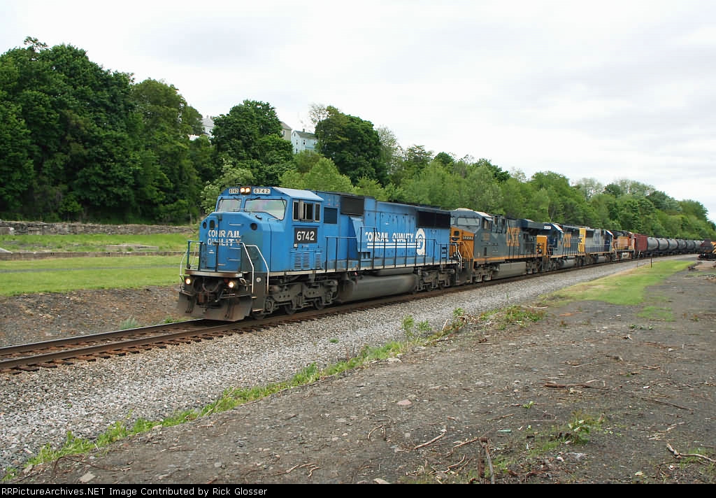 No Black in 69Q's Locomotive Lash Up @ 1045 hrs